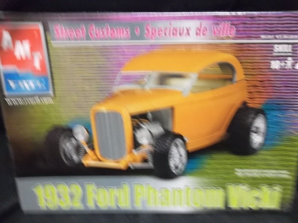 AMT 31897 -- 1932 Ford Phantom Vicki 1:25