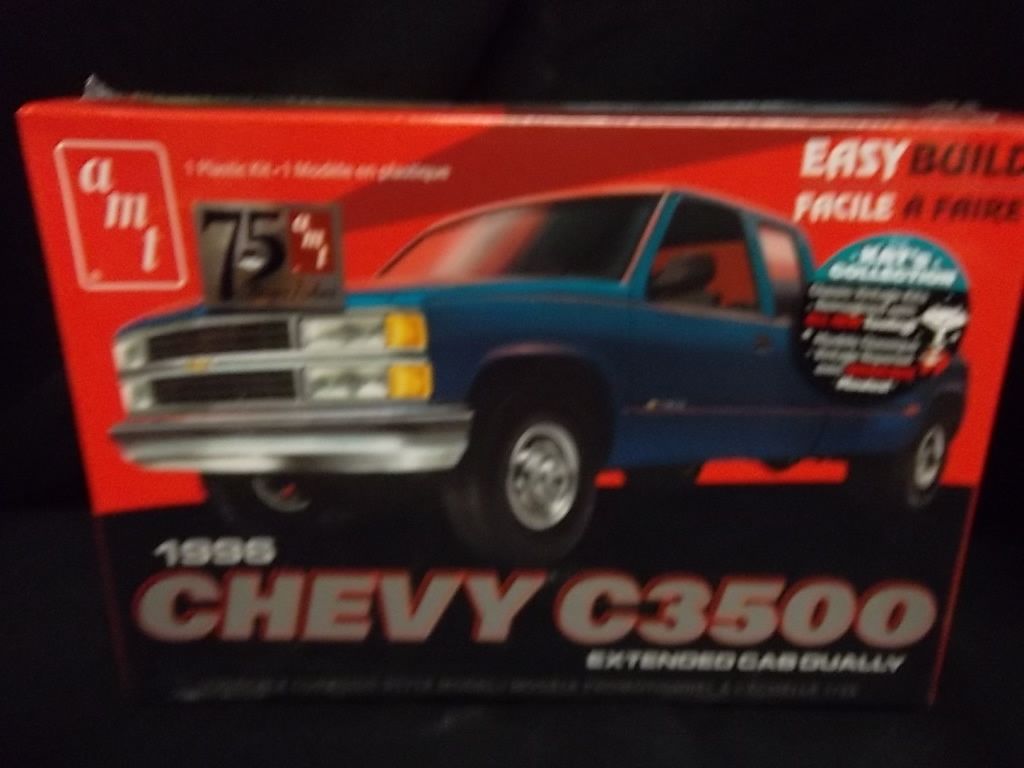 AMT 1409 -- 1996 Chevy C3500 Extended Cab Dually / Easy Build 1:25