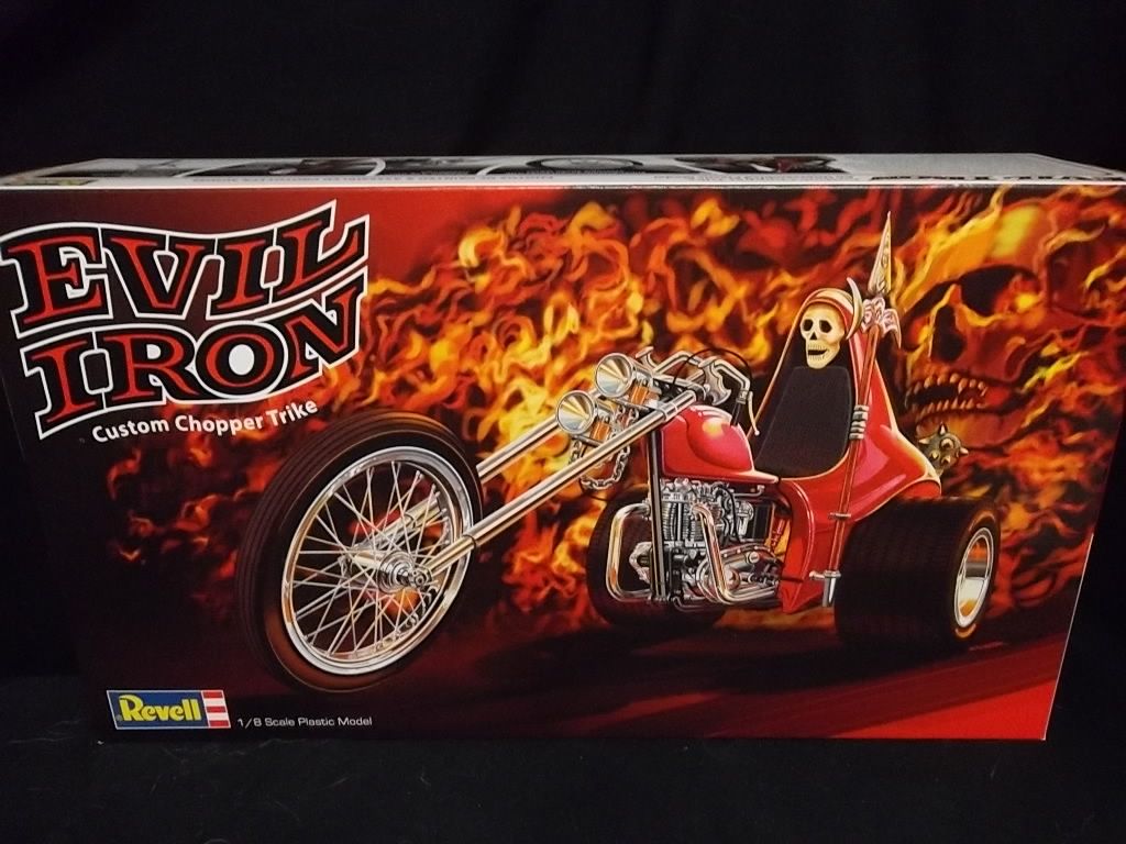 Revell 17325 -- 'Evil Iron' Custom Chopper Trike **1:8