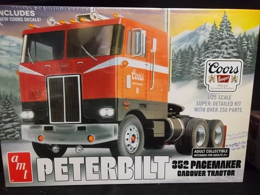 AMT 1375 -- 'Coors' Banquet' Peterbilt 352 Pacemaker Cabover Tractor 1:25