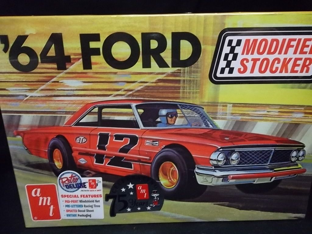 AMT 1383 -- '64 Ford Modified Stocker 1:25