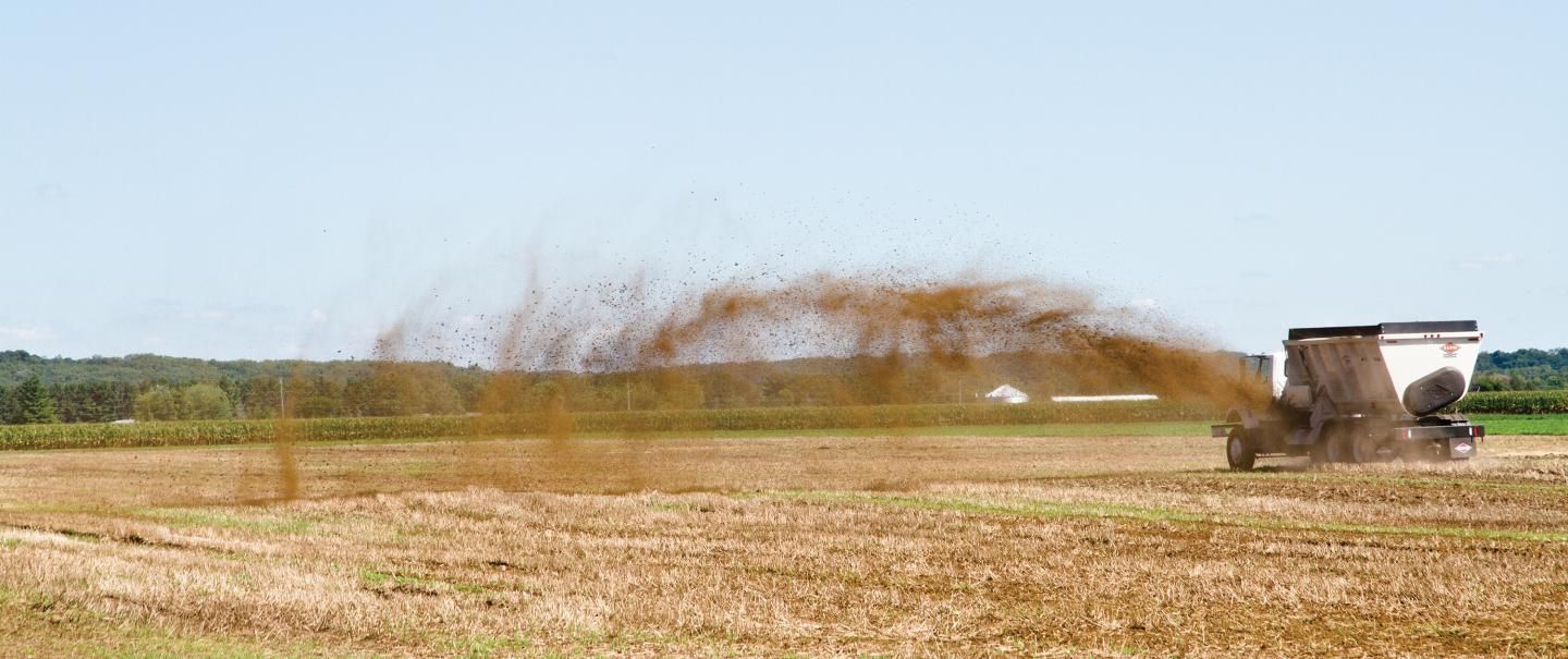 Side-Discharge Manure Spreaders