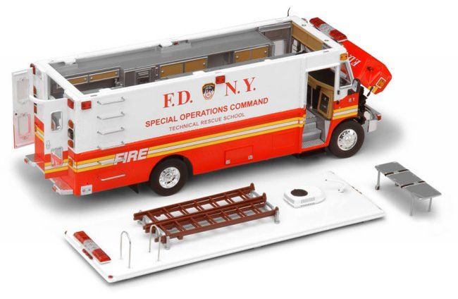 Code 3 1/32 FDNY Freightliner Command Vehicle (14005)