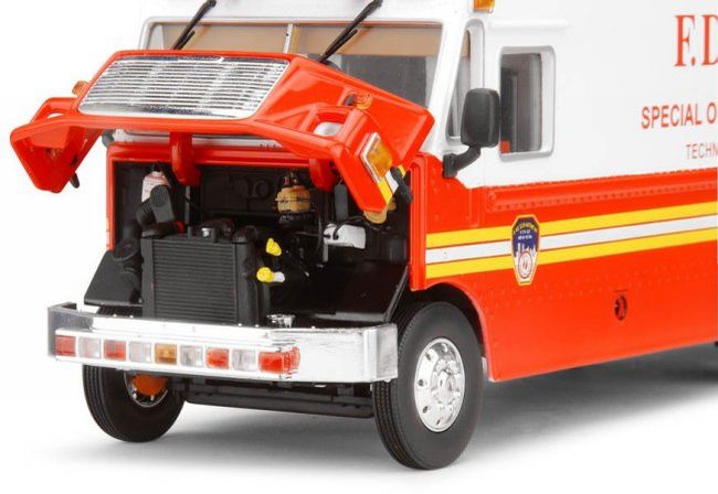 Code 3 1/32 FDNY Freightliner Command Vehicle (14005)