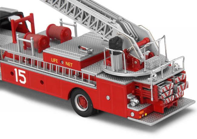 Code 3 Chicago Ladder 15 - Mack CF Rearmount (12816)