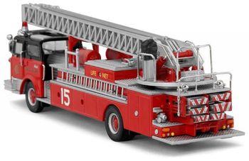 Code 3 Chicago Ladder 15 - Mack CF Rearmount (12816)