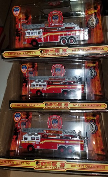 Code 3 FDNY Premier Rear Mount Ladder Trucks Series 1 Set (13006)