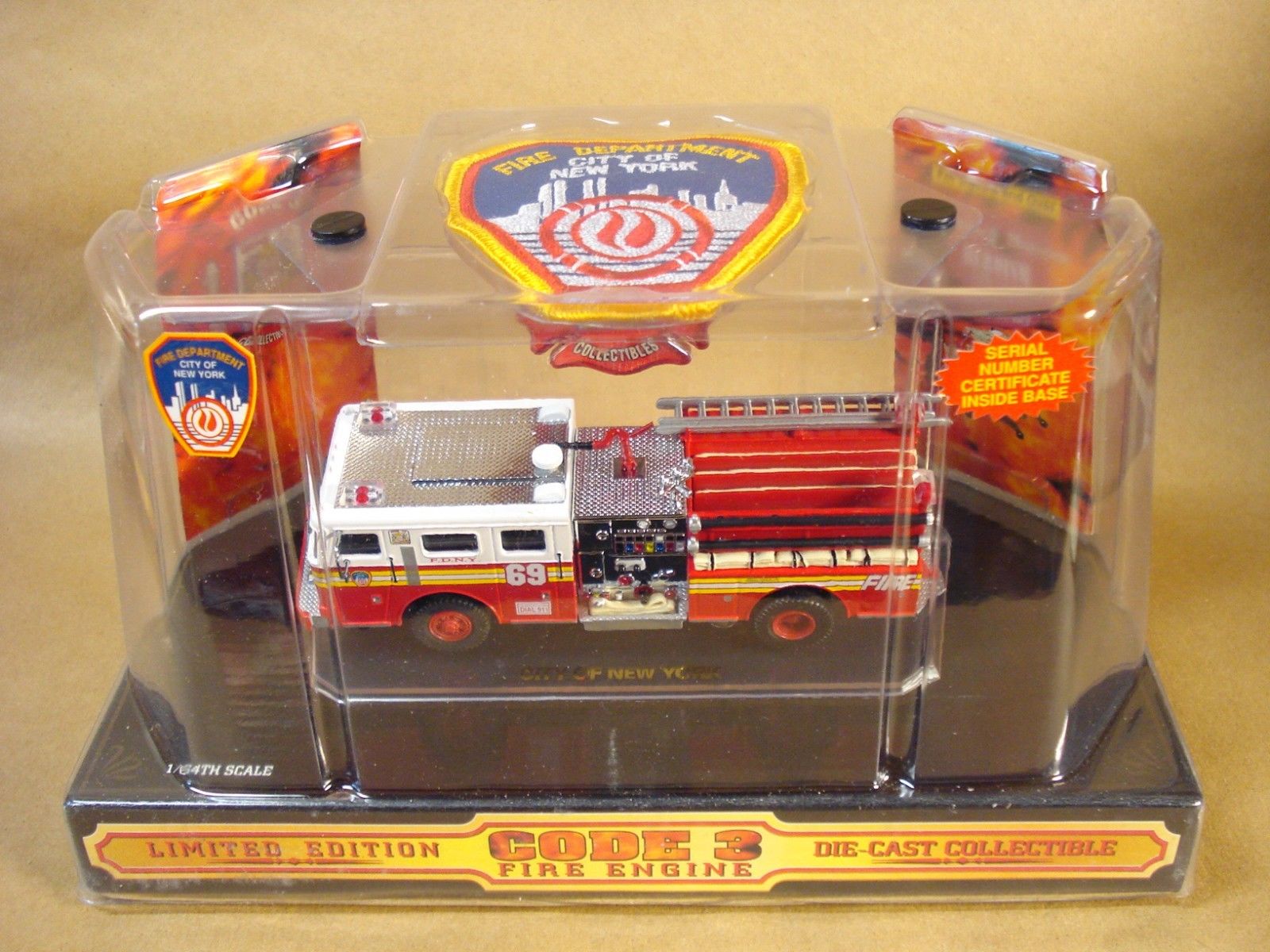 Code 3 FDNY Seagrave Pumper Engine 69 (12208-0069)