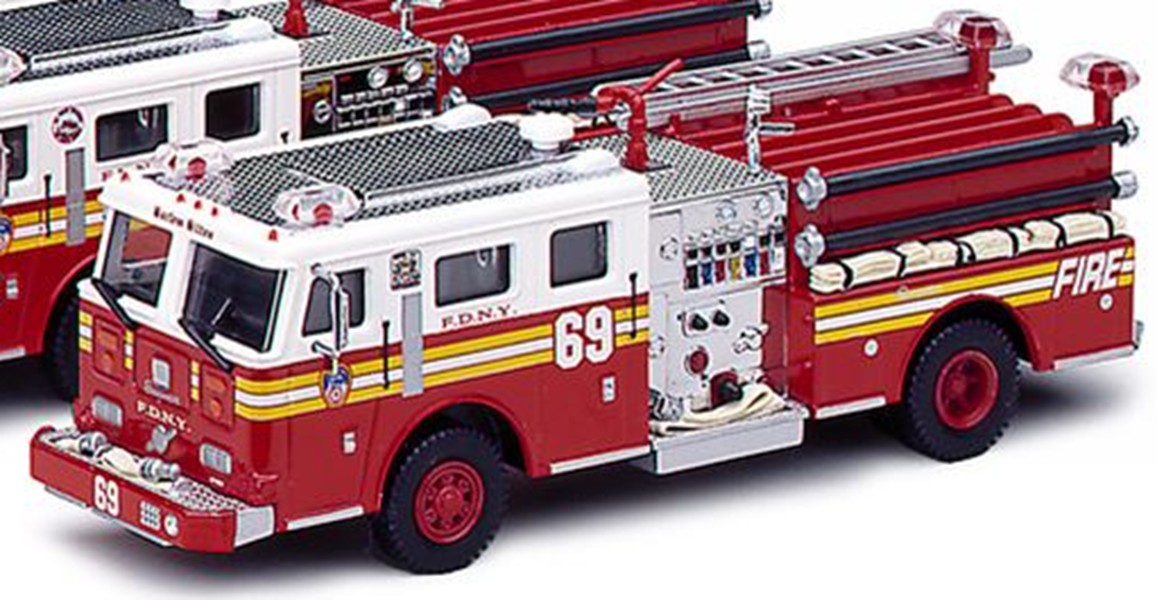 Code 3 FDNY Seagrave Pumper Engine 69 (12208-0069)