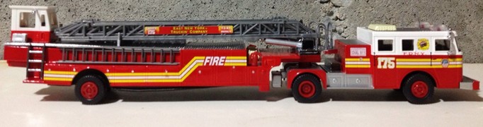 Code 3 FDNY TDA Ladder 175 12821-0175) (White Mailer)