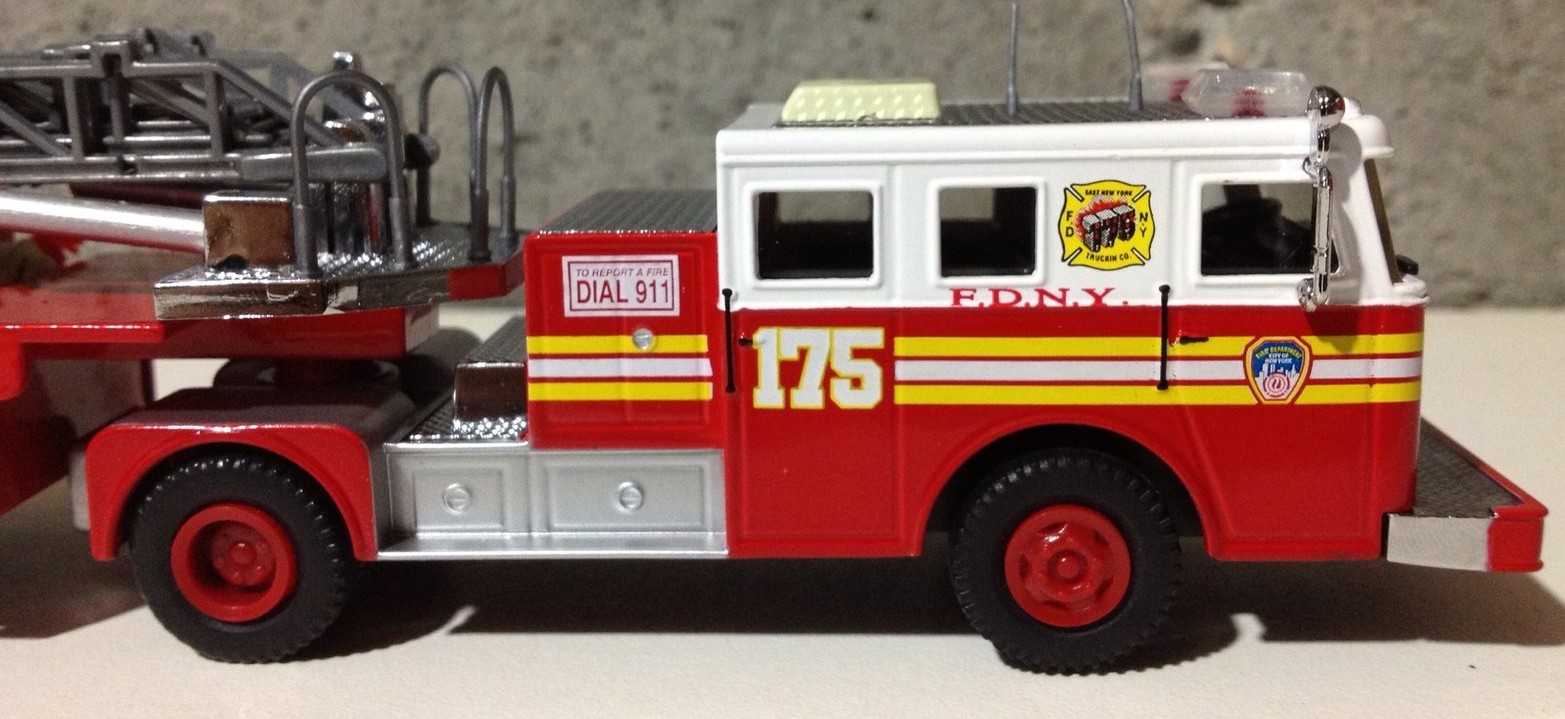 Code 3 FDNY TDA Ladder 175 12821-0175) (White Mailer)