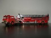 Corgi Milwaukee Mack CF Aerial Ladder #52102