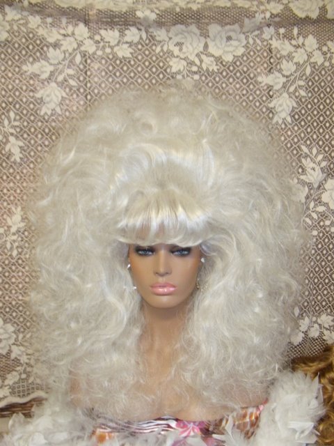 Susan's Big Wigs s431