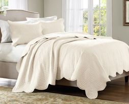 Tuscany 3 Piece Ivory Reversible Scalloped Edge Quilt Set