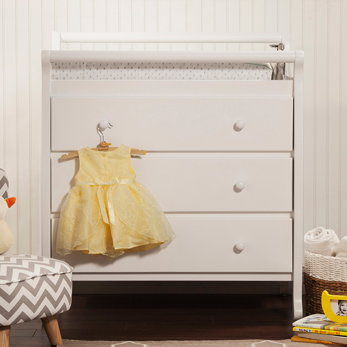 DaVinci Emily 3-Drawer Dresser / Changing Table w/ Pad - White FREE ...