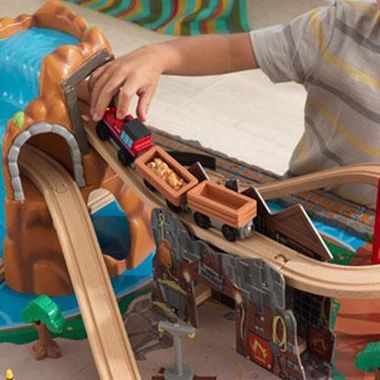 Kidkraft Waterfall Junction Train Set & Table FREE SHIPPING