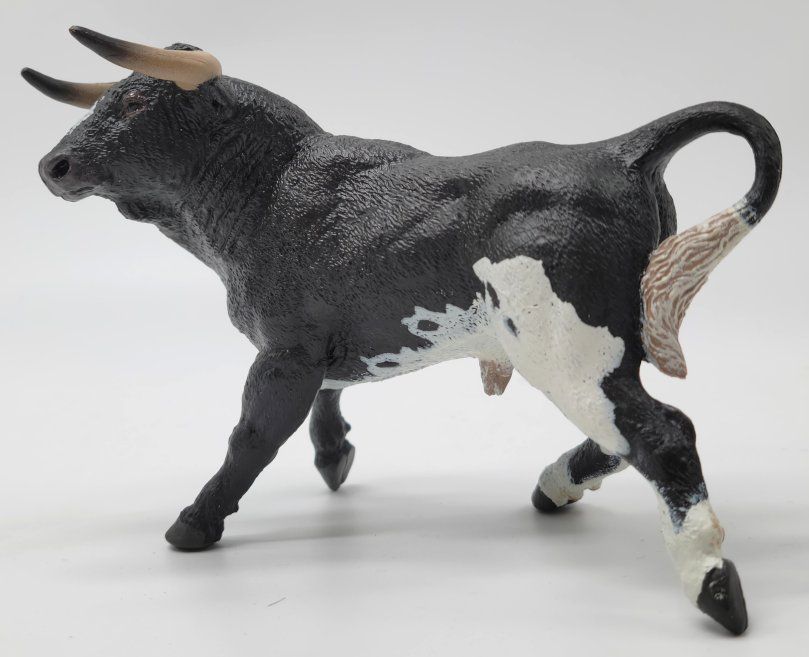 Papo Spanish Bull - Black & White #51184 - Sizeable Horns