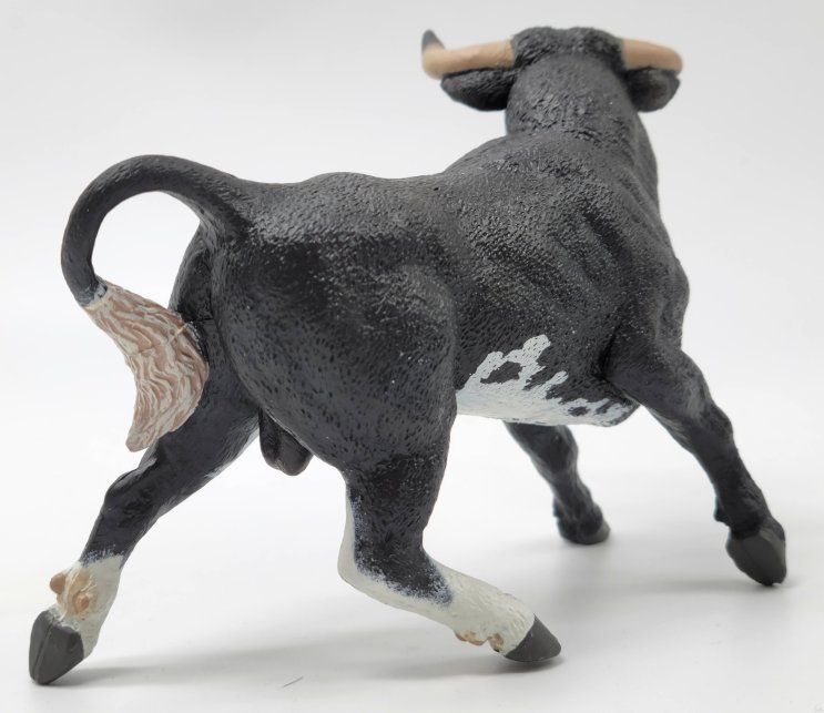 Papo Spanish Bull - Black & White #51184 - Sizeable Horns
