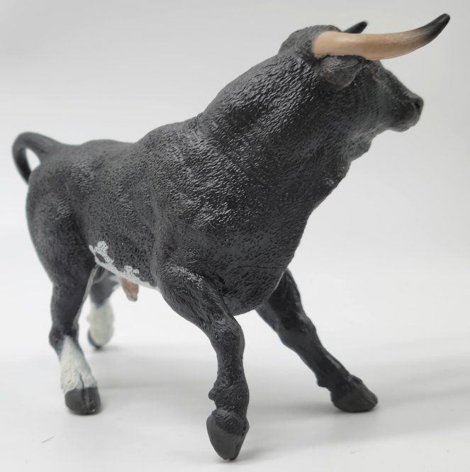 Papo Spanish Bull - Black & White #51184 - Sizeable Horns