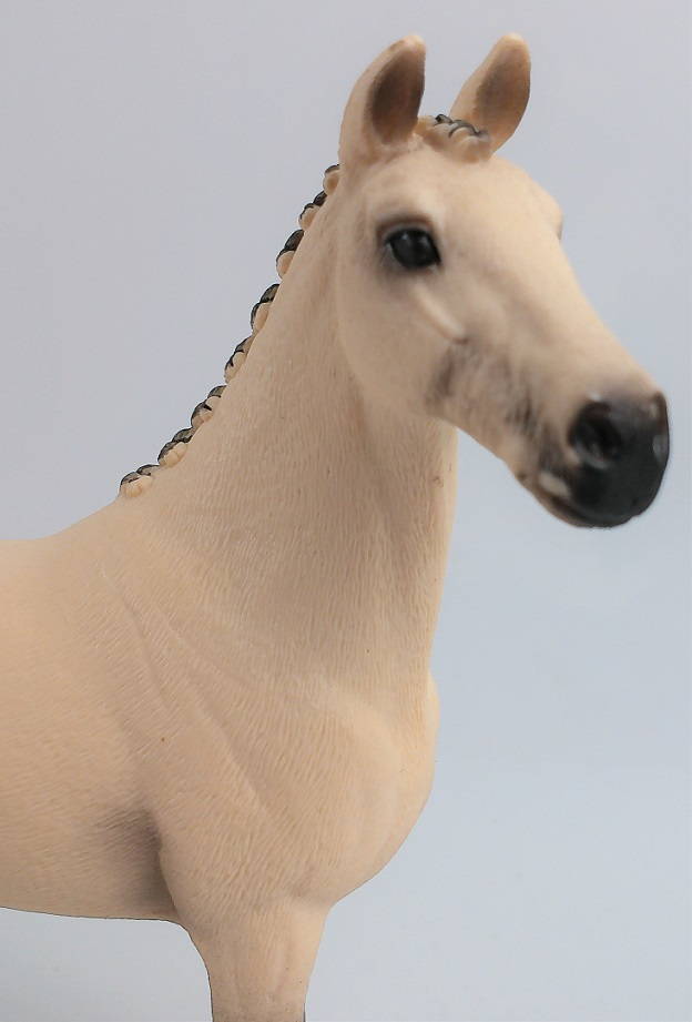 Schleich Hanoverian Gelding Red Dun #13928 - Creamy Color