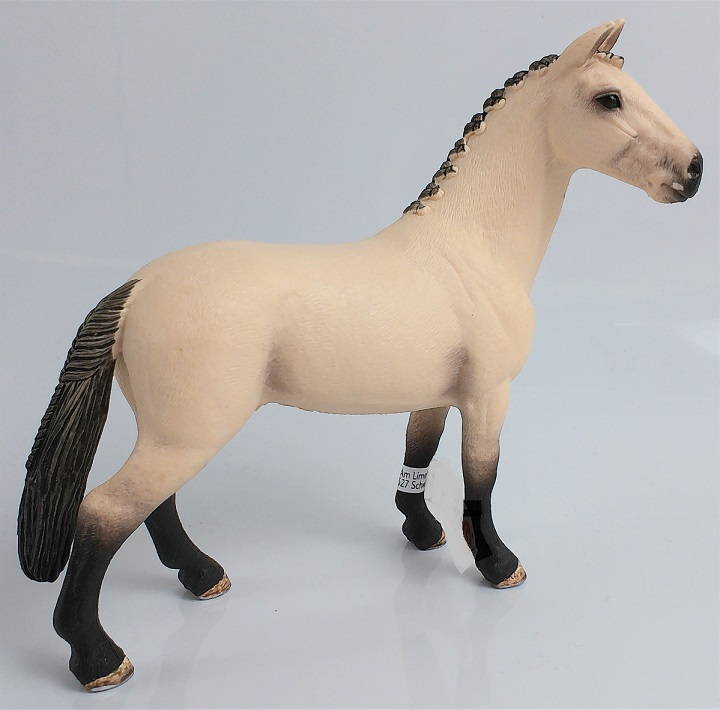 Schleich Hanoverian Gelding Red Dun #13928 - Creamy Color