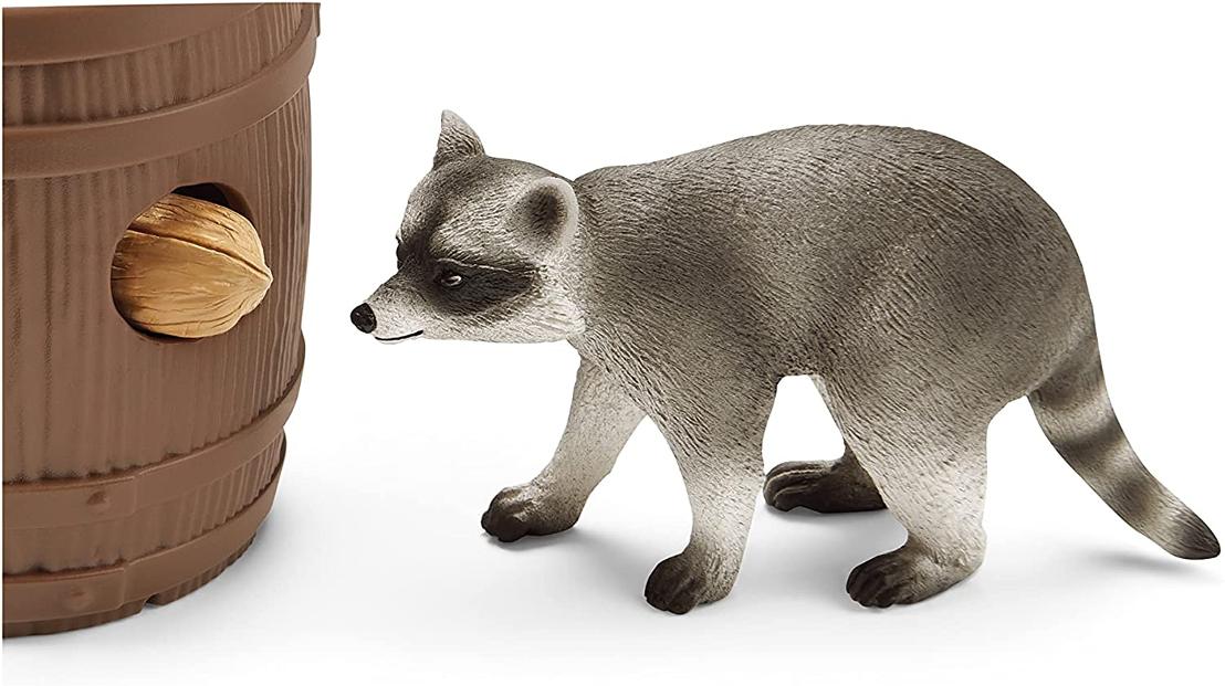 Schleich Nutty Mischief #42596-Includes 2 raccoons + 1 skunk
