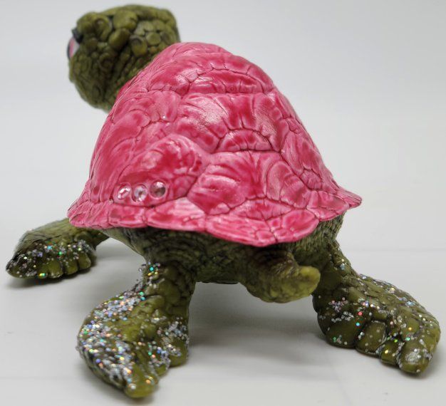 Schleich Pink Sapphire Turtle 70759 , Bright pink shell
