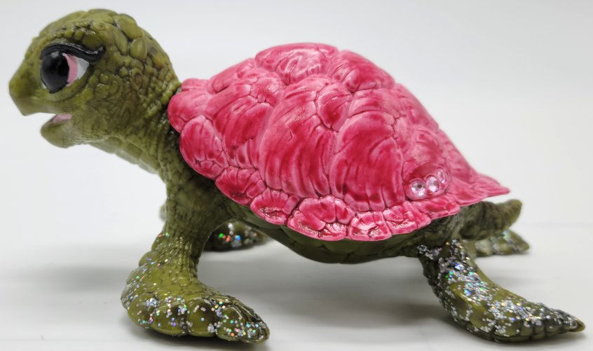 Schleich Pink Sapphire Turtle 70759 , Bright pink shell