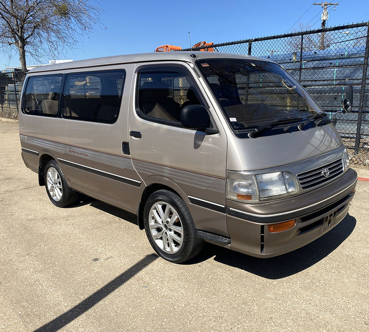 1995 JDM RHD TOYOTA HIACE SUPER CUSTOM VAN 2.0L
