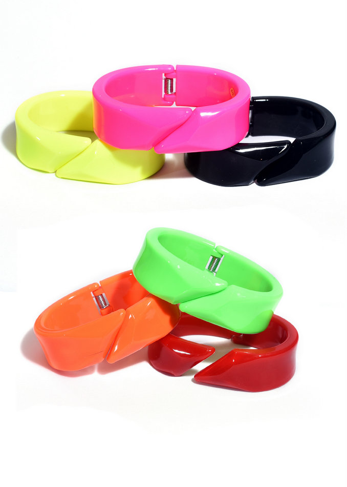 Hinged Plastic Bangle Bracelet - Candy Apple Costumes