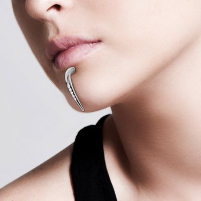 316L Disturbed Carved Claw Labret / Tusk