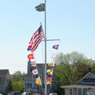 Single Mast with Yardarm & Gaff