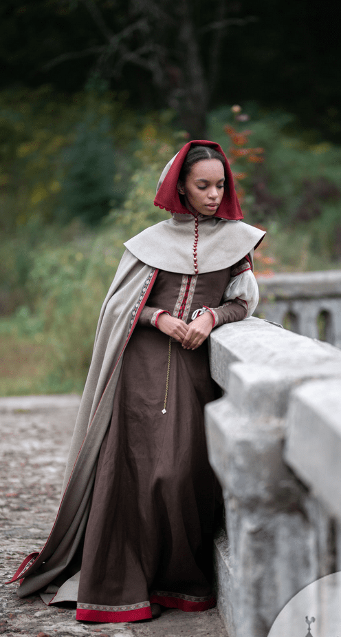 Key Keeper Medieval Dress with Sleeves Linen dress with detachable sleeves.