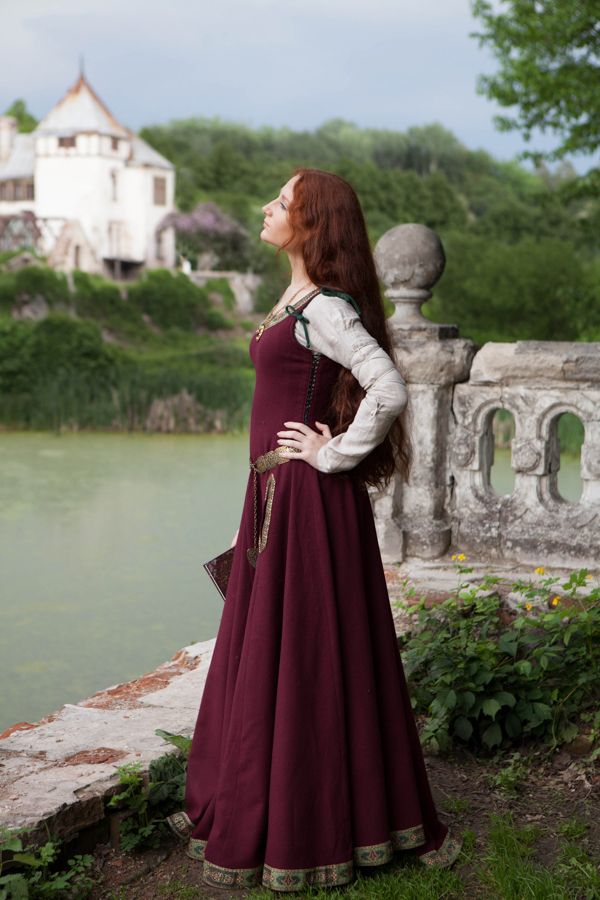 Medieval Wool Dress "Green Sleeves"