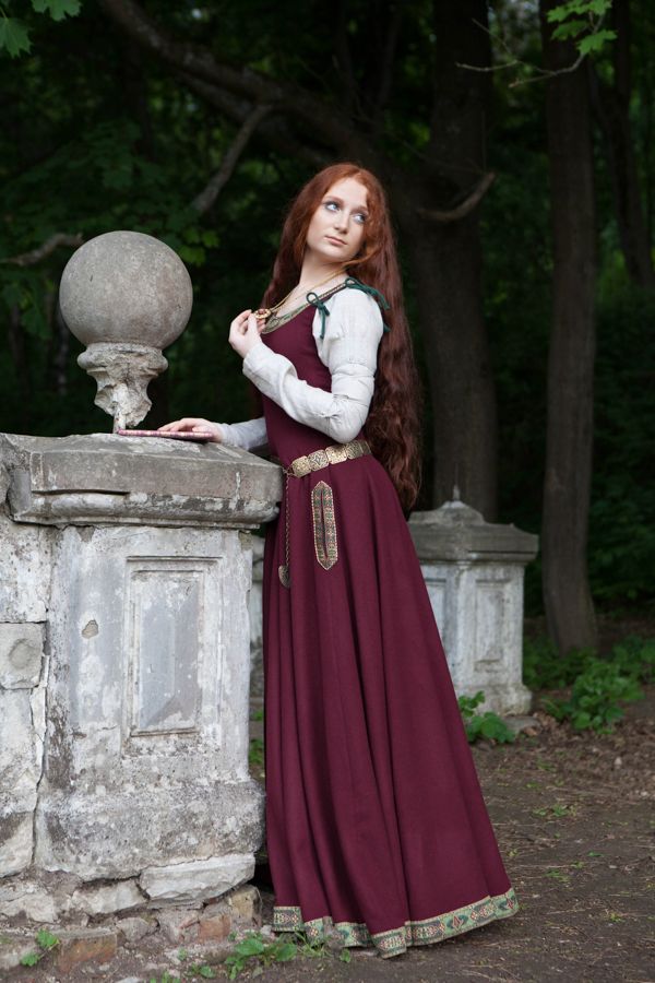 Medieval Wool Dress "Green Sleeves"