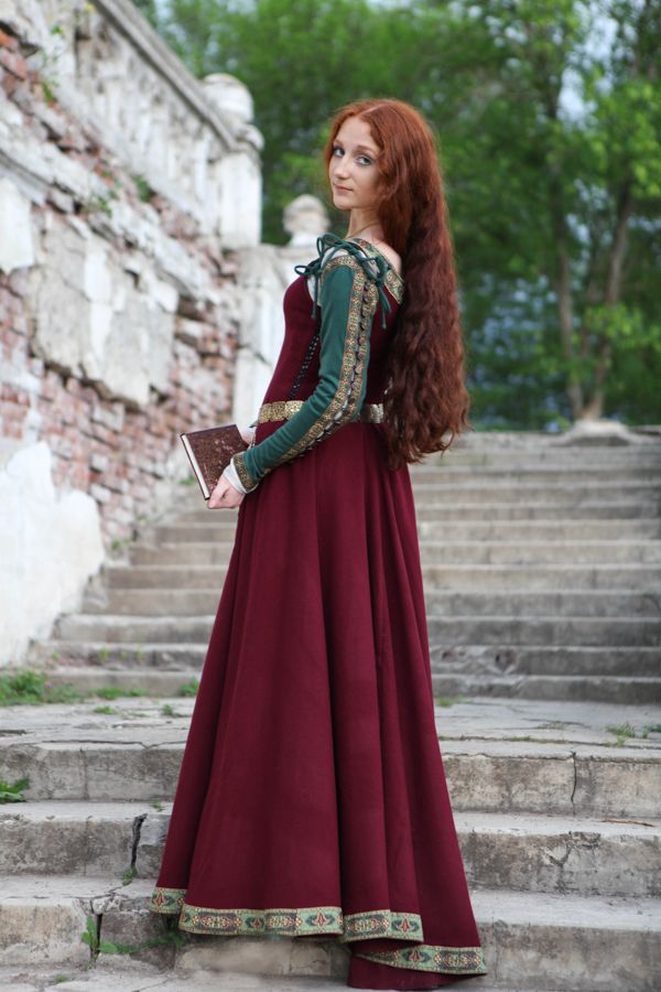 Medieval Wool Dress "Green Sleeves"