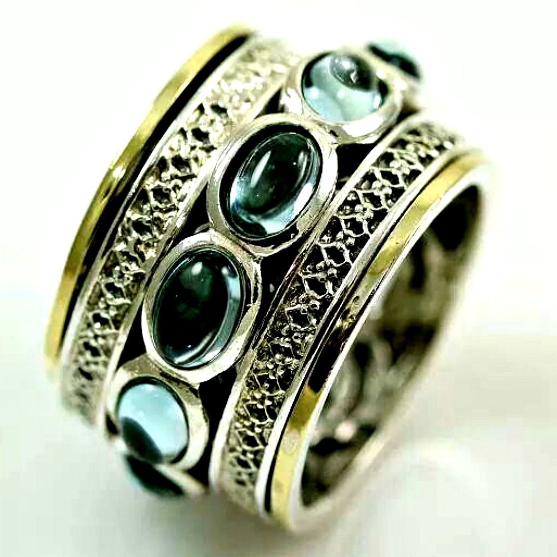 Spinner ring with blue topaz