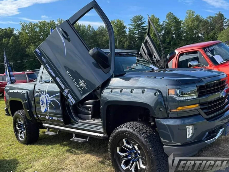 Chevrolet Silverado 2014-2018 Lambo Door Conversion