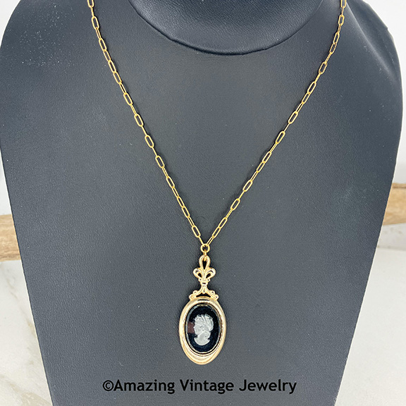 EVENING PROFILE Necklace