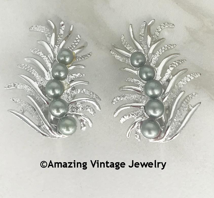 FEATHER FANTASY Earrings - Dainty