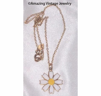 Vintage daisy necklace store