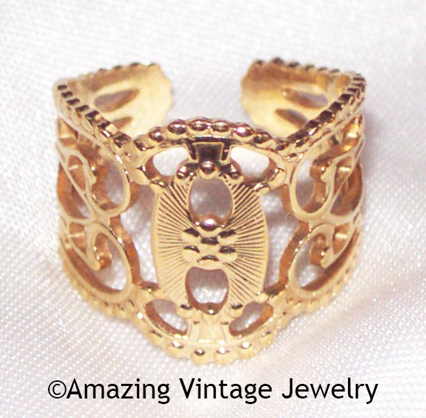 QUEEN'S LACE Ring - Goldtone