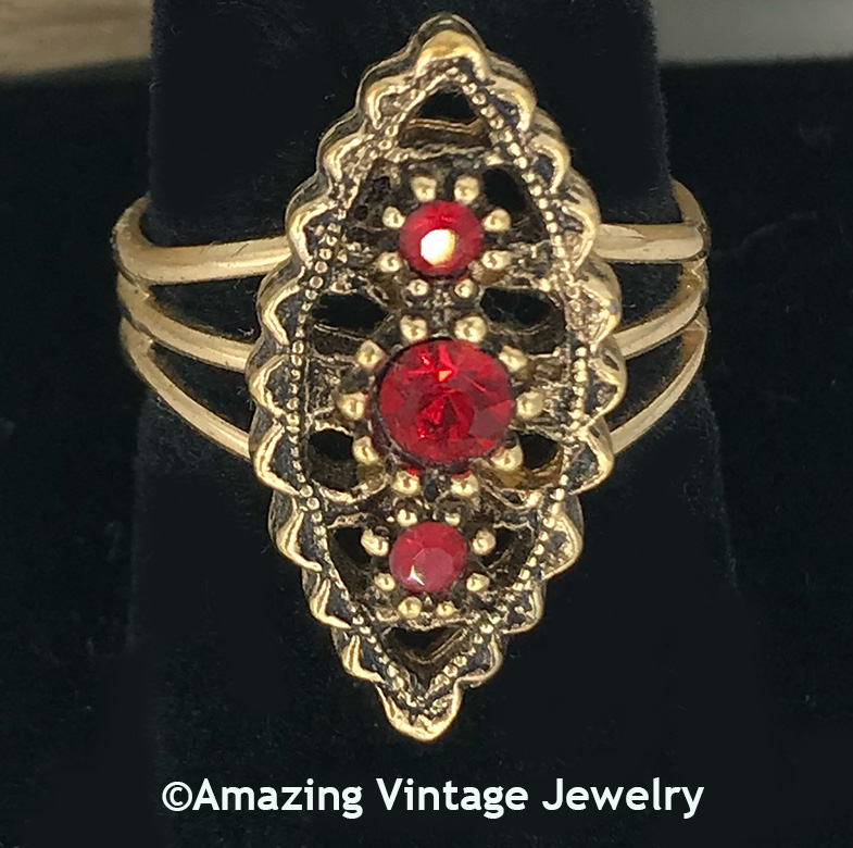 SPARKLING BURGUNDY Ring