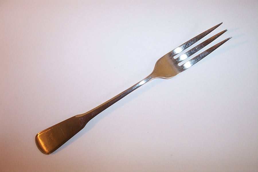 Oneida Deluxe INDEPENDENCE 3-prong Dinner Fork