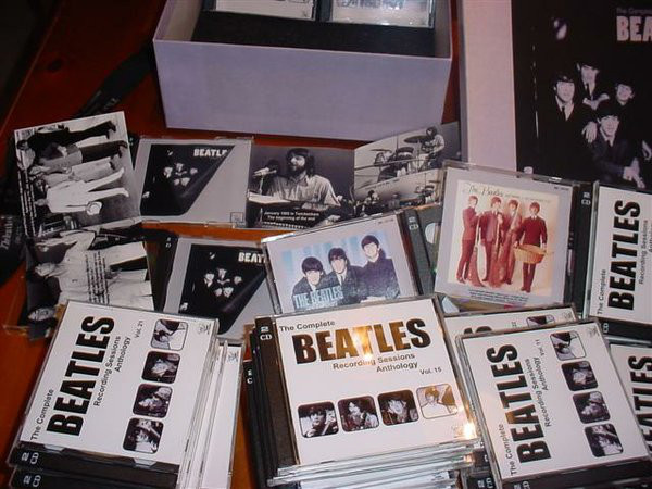 BEATLES GIANT ANTHOLOGY BOX SET 62 CDS/10 DVDS + 208 PAGE BOOK