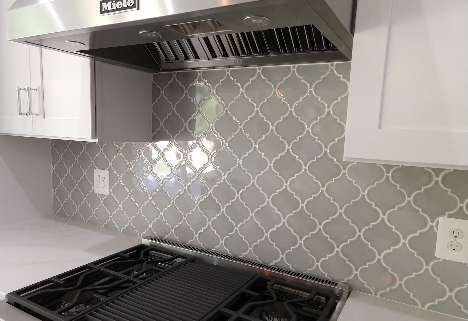 Morning Fog Arabesque Glazed Crackle Mosaic Lantern Tile