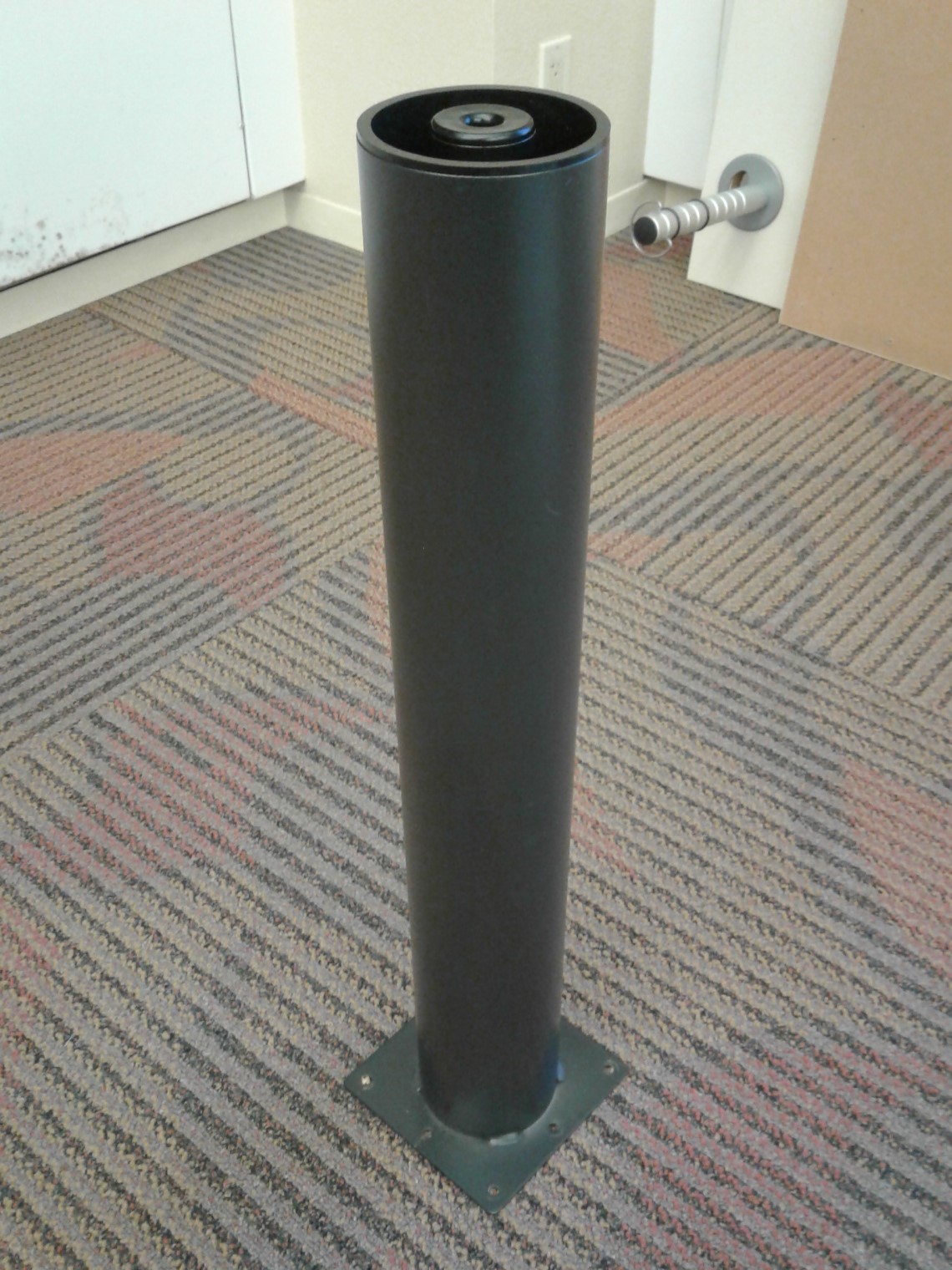 Knoll Peninsula work surface support column