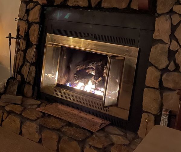 Real Fyre 18" Charred Oak Vented Natural Gas Logs Set - Match Light