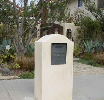 Oasis Locking Column Mailbox Standard Size | TheMailboxStore.com