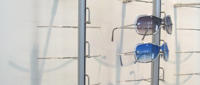 Lockable wall mount eyewear displays from framedisplays.com